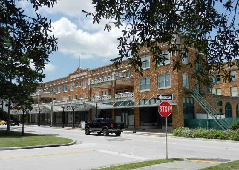 Jacaranda Hotel: Affordable historic spot in Avon Park