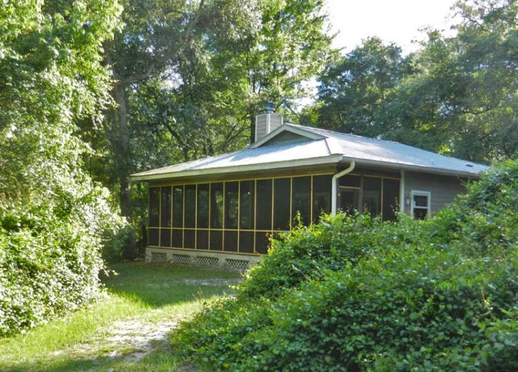 Stephen Foster State Park: Fab river & cabins; odd museum