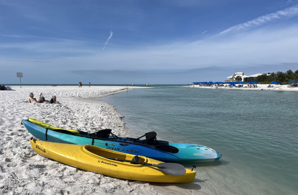 Clam Pass Park, Naples: Swimmers ride tide + kayaking trail